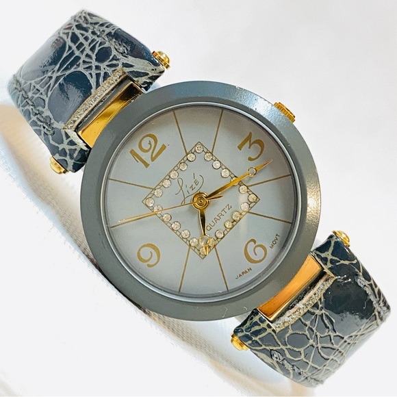 Lizé | Accessories | Vintage Liz Retro Womens 3mm Crystal Dial Watch ...